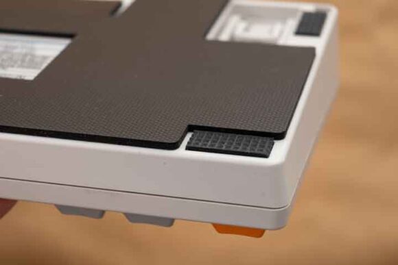 バード電子製「HHKB吸振マットHG」を購入しHHKBに貼り付けました！これはかなりオススメ。